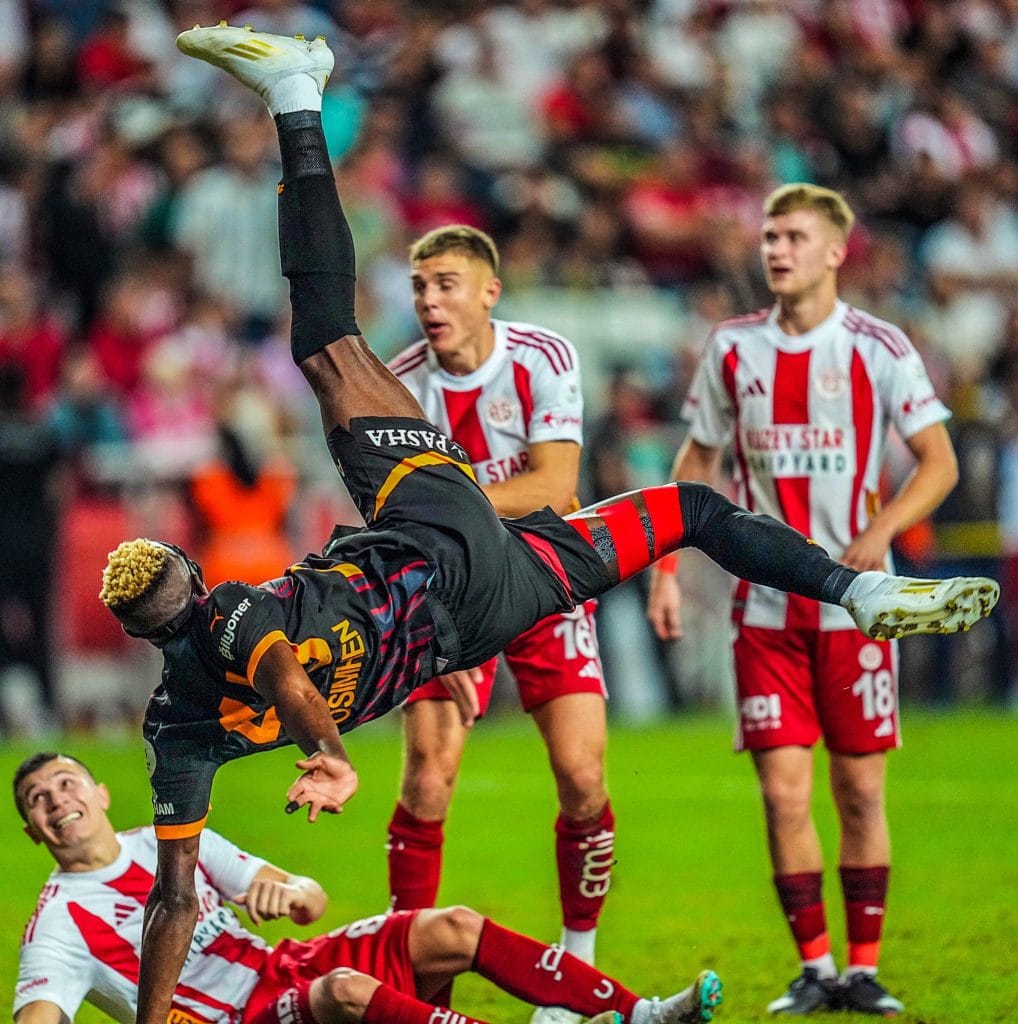 Osimhen'in rövaşatası dünya tarihine geçti... Chelsea'ye transfer ...